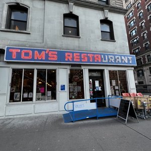 TOM’S RESTAURANT - 617 Photos & 832 Reviews - 2880 Broadway, New York ...