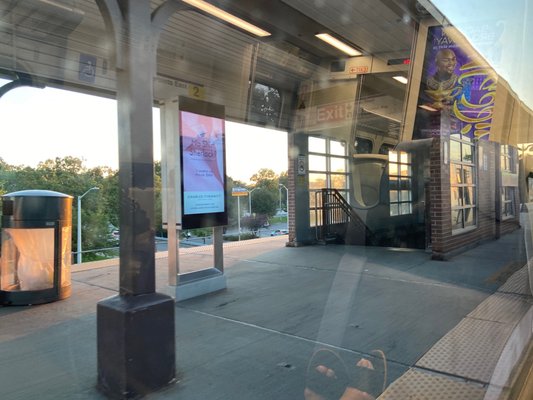 VALLEY STREAM LIRR STATION - Updated August 2025 - 37 Photos - Franklin ...