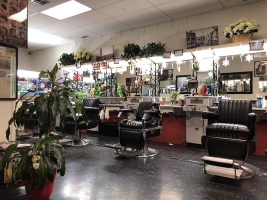 HANKS BARBER SHOP - 111 Photos & 31 Reviews - 2435 N Classen Blvd ...