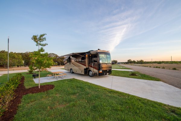 WACO CREEKSIDE LUXURY RV RESORT & TREEHOUSES - 45 Photos - 1972 Leroy ...