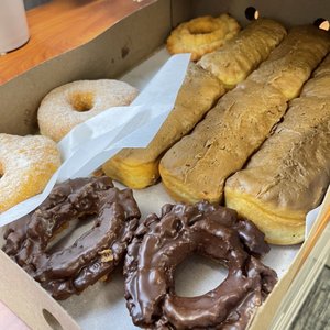 CHUCK’S DONUT SHOP - 328 Photos & 526 Reviews - 5335 NE 4th St, Renton ...