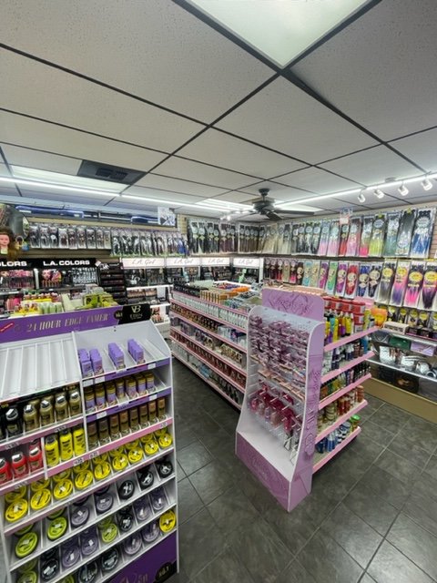 BEAUTYVIEW - Updated December 2024 - 16 Photos - 3945 Hughes Ln, Bakersfield, California ...