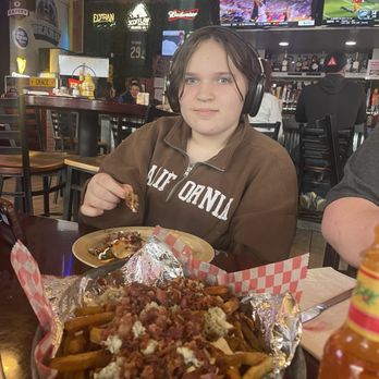 BOBBY G’S CHICAGO EATERY & SPORTS BAR - Updated July 2025 - 252 Photos ...