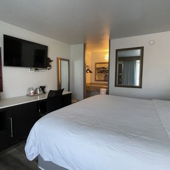 RADISSON HOTEL OAKLAND AIRPORT - Updated September 2024 - 195 Photos ...