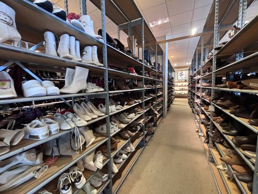 DILLARD’S CLEARANCE CENTER - Updated January 2026 - 83 Photos & 22 ...