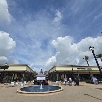 TANGER OUTLETS SAVANNAH - Updated October 2025 - 154 Photos & 128 ...