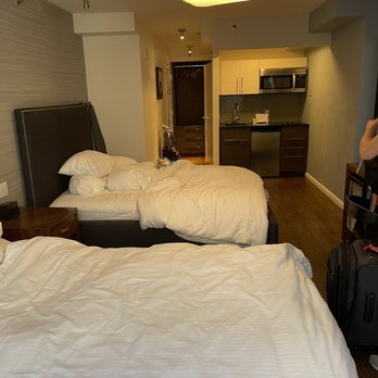 HOTEL 3232 - Updated December 2025 - 120 Photos & 128 Reviews - 32 E ...