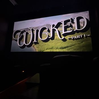 AMC DINE-IN MENLO PARK 12 - Updated November 2025 - 369 Photos & 695 ...