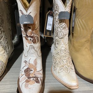 BOOT BARN - 72 Photos & 34 Reviews - 318 Broadway, Nashville, Tennessee ...