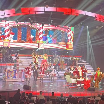 CHRISTMAS IN THE DELLS DINNER SHOW - Updated December 2024 - 31 Photos ...