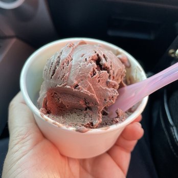 GET THE SCOOP - Updated May 2025 - 14 Photos & 24 Reviews - 4 Broadway ...