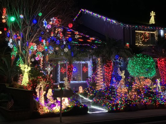 BREA CHRISTMAS LIGHT NEIGHBORHOOD - Updated December 2024 - 1303 Photos ...