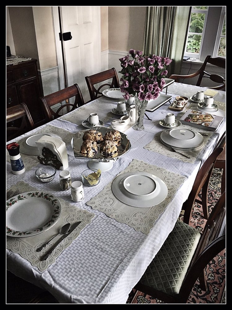 HOLLY HILL INN - Updated October 2025 - 14 Photos - 114 Butternut Ave ...