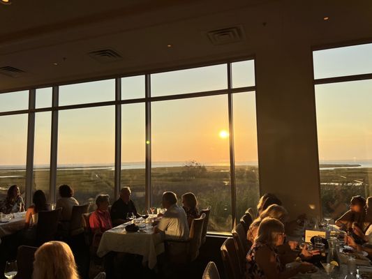 THE HOBBIT RESTAURANT - Updated June 2024 - 559 Photos & 469 Reviews ...