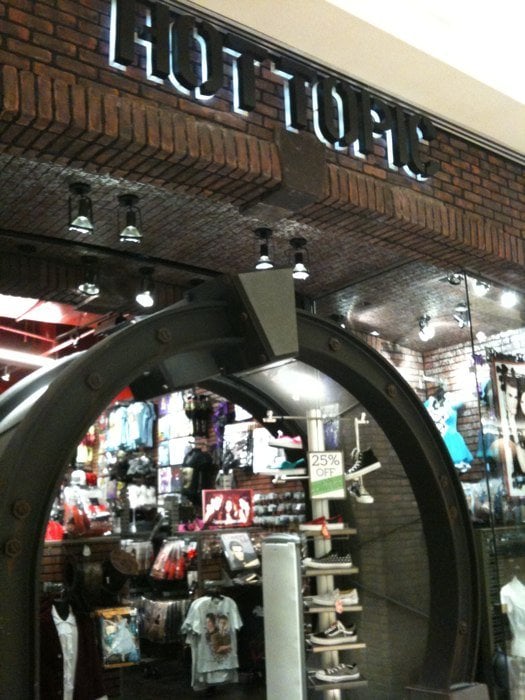 HOT TOPIC - Updated October 2025 - 194 Buckland Hills Dr, Manchester ...