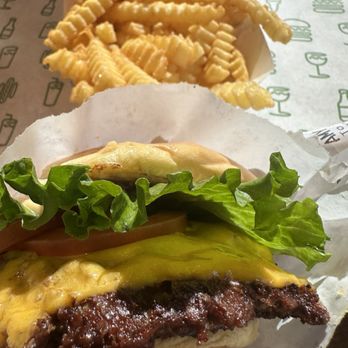 SHAKE SHACK KIERLAND COMMONS - Updated July 2025 - 342 Photos & 298 ...