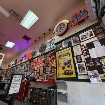VILLAGE PIZZERIA Updated January 2025 795 Photos 1705 Reviews 131 N Larchmont Blvd Los Angeles California Pizza Restaurant Reviews Phone Number Yelp