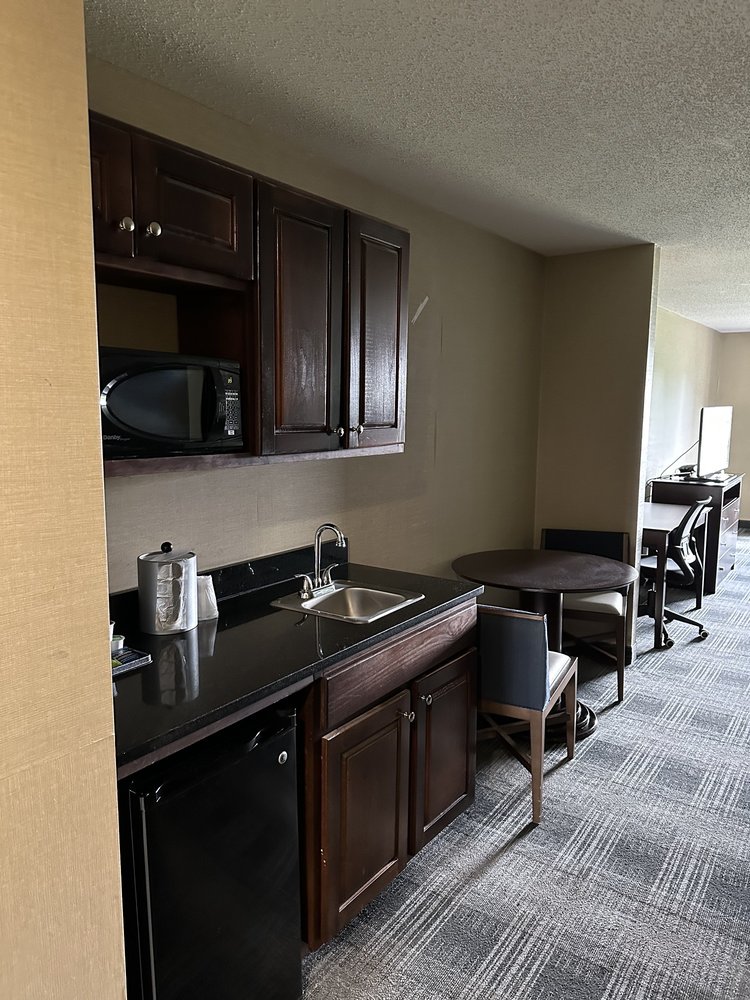 HOLIDAY INN EXPRESS & SUITES MERIDEN - Updated August 2025 - 50 Photos ...