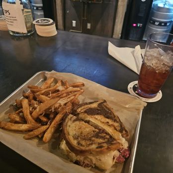 12 WEST BREWING - DOWNTOWN MESA - Updated March 2025 - 444 Photos & 340 ...