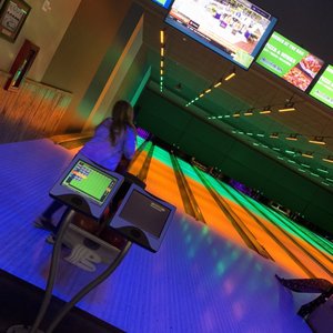 KNUCKLEHEADS TRAMPOLINE PARK, RIDES AND BOWLING - 104 Photos & 102 ...