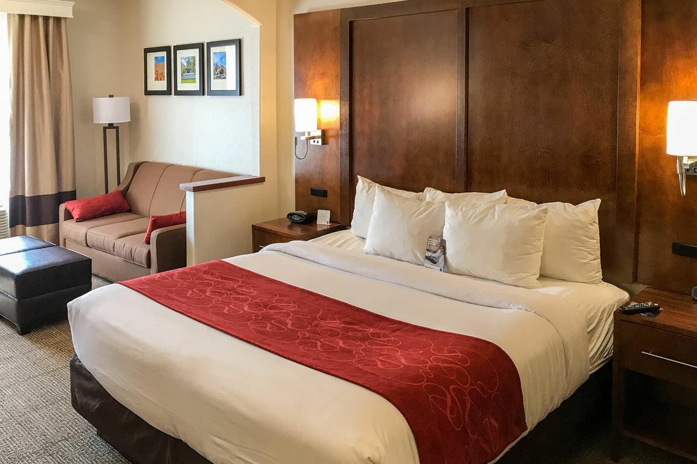 COMFORT SUITES NEAR SIX FLAGS MAGIC MOUNTAIN - Updated August 2024 ...
