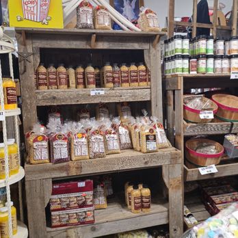 AMISH COUNTRY STORE & RESTAURANT - Updated December 2025 - 125 Photos ...