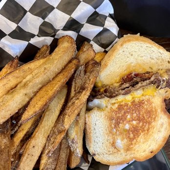 OLD DOMINION DOGGERY & BURGER SHOPPE - Updated July 2025 - 106 Photos ...