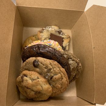 HELLO ROBIN - Updated November 2025 - 1201 Photos & 862 Reviews - 522 ...