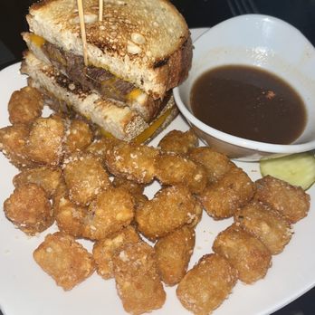 THE NEIGHBORHOOD TAVERN - Updated September 2024 - 63 Photos & 116 ...