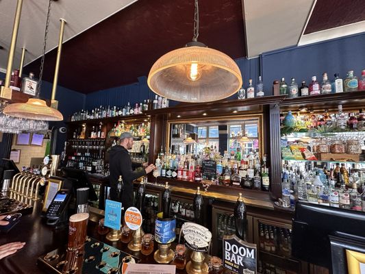 THE WHITE LION - Updated November 2025 - 58 Photos & 36 Reviews - 24 ...