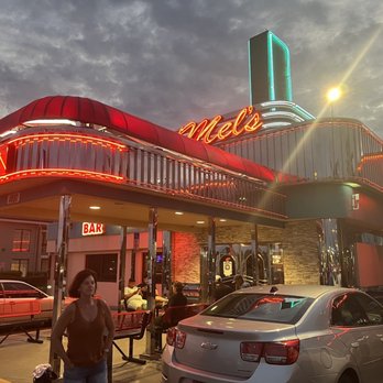 Mel's diner near me store