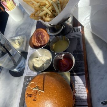 TOULOUSE CAFÉ AND BAR - Updated July 2024 - 1031 Photos & 556 Reviews ...