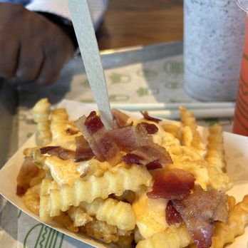 SHAKE SHACK LADUE CROSSING - Updated March 2025 - 92 Photos & 133 ...