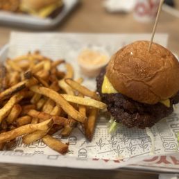 MOOYAH BURGERS, FRIES & SHAKES - Updated November 2025 - 115 Photos ...
