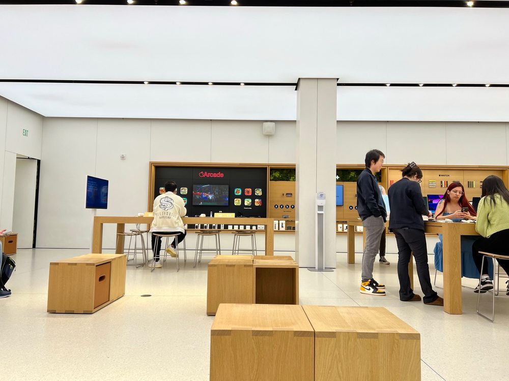 APPLE CAMBRIDGESIDE - Updated December 2025 - 16 Photos & 203 Reviews ...