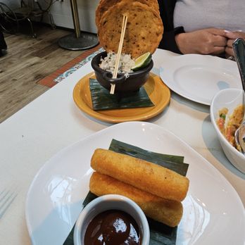 BOLO - Updated April 2025 - 360 Photos & 98 Reviews - 2025 Sansom St ...