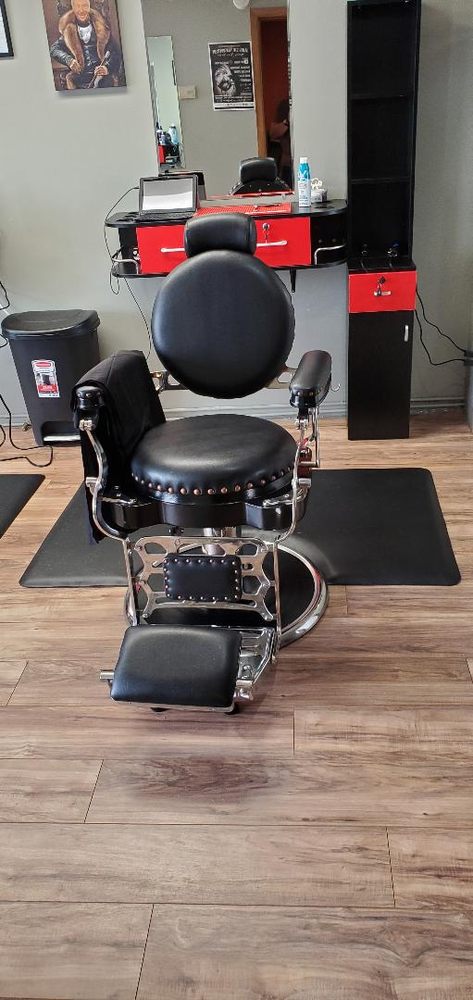 HANDSOME DEVIL BARBER ROOM - Updated April 2025 - 2300 George Urban ...