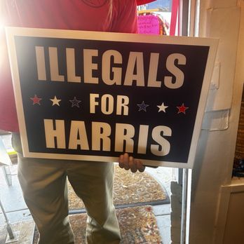 BEACHIN - Updated December 2025 - 70 Photos & 43 Reviews - 113 Main St ...