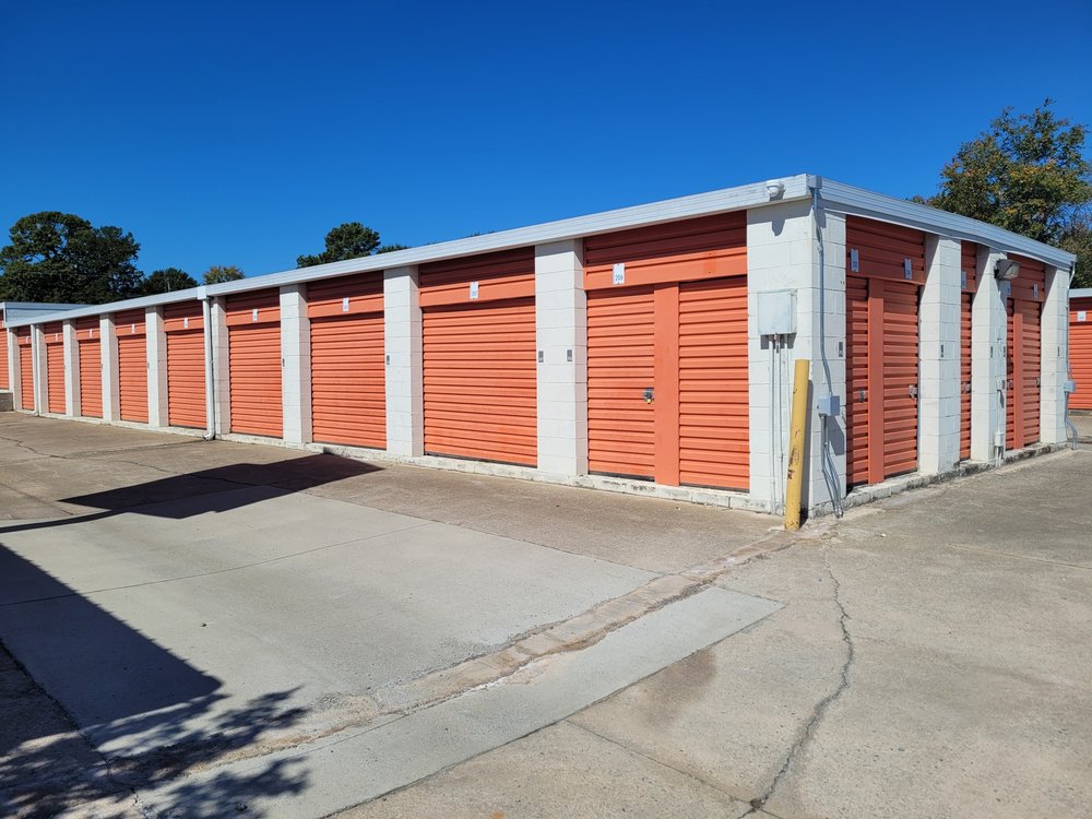 MINI MALL STORAGE - Updated April 2024 - 14 Photos - 2745 N Cannon Blvd ...