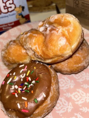 FAMOUS DOUGHNUTS - Updated December 2025 - 101 Photos & 74 Reviews ...