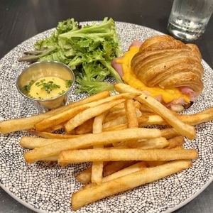 THE SELFIE RESTAURANT - Updated March 2025 - 504 Greenhill Ave ...