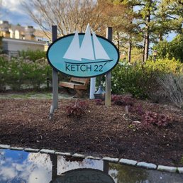 KETCH 22 - Updated December 2025 - 428 Photos & 400 Reviews - 7153 Lake ...