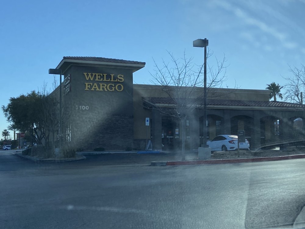 WELLS FARGO BANK - 13 Photos & 33 Reviews - 7100 N Durango Dr, Las ...