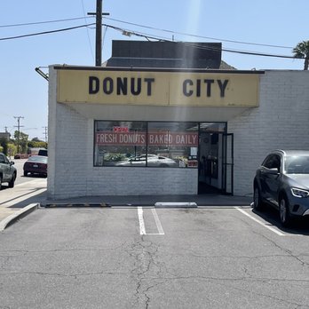 DONUT CITY - Updated December 2025 - 48 Photos & 110 Reviews - 1210 ...
