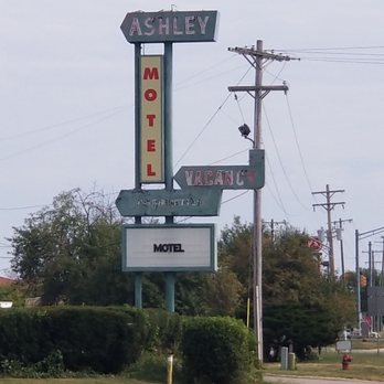 ASHLEY MOTEL - Updated November 2025 - 11 Photos - 2452 E Main St ...