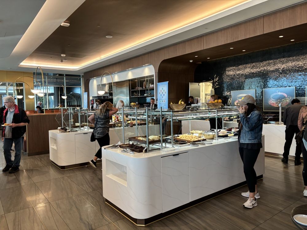 DELTA SKY CLUB CONCURSE G - NEAR GATE 17-18 - Updated June 2026 - 95 ...