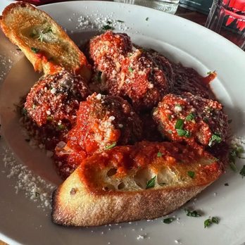 FIRE ENGINE PIZZA COMPANY - Updated November 2024 - 201 Photos & 263 ...