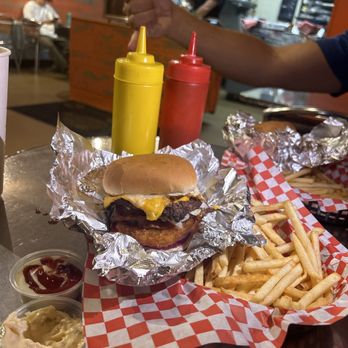 KNOCKOUT BURGER - Updated May 2025 - 120 Photos & 442 Reviews - 2971 ...