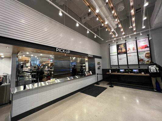 SHAKE SHACK PRUDENTIAL CENTER - Updated December 2025 - 20 Photos & 21 ...