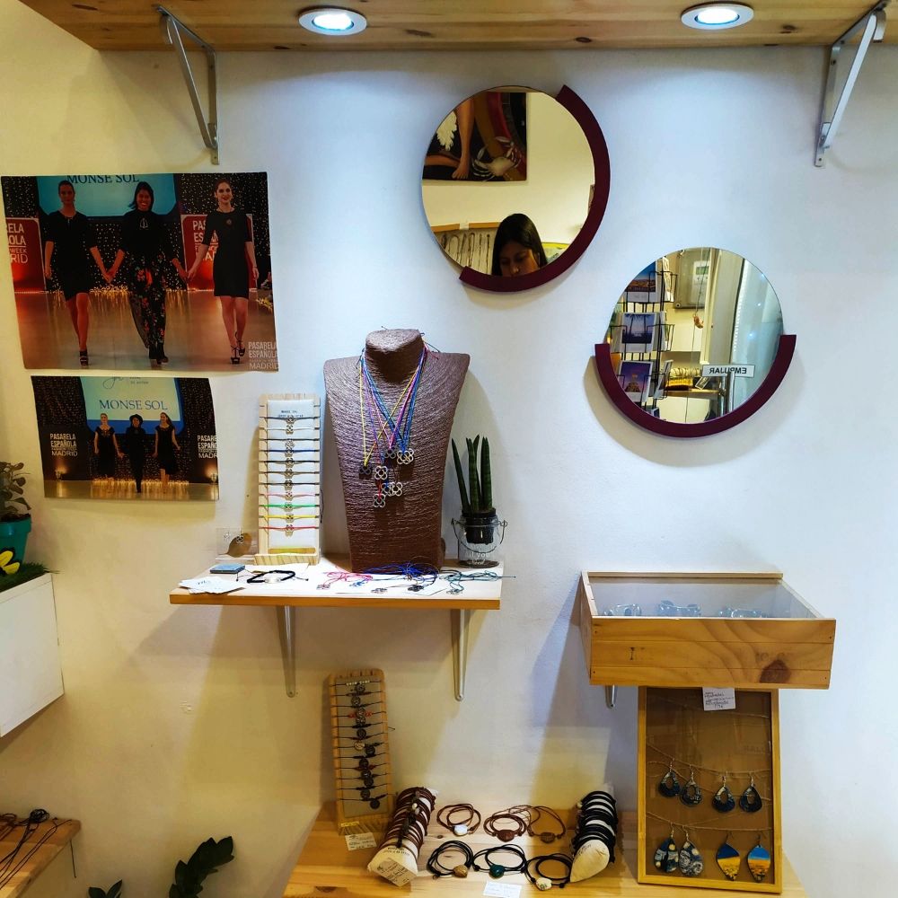 MONSE SOL STORE - 15 Photos - Carrer dels Corders no. 11 Local 3 ...